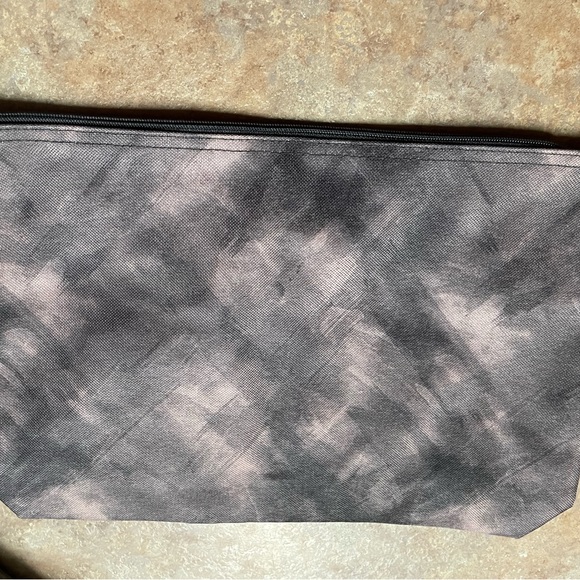 thirty-one | Bags | Thirtyone Dusky Smoke Zipper Pouch | Poshmark